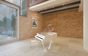 101+ Gorgeous Transparent and Modern Piano Designs | Luxury Pianos Inc.