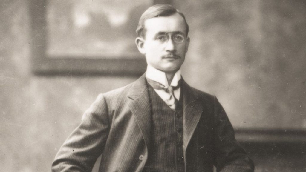 What is Plexiglass? Quality and Types | Luxury Pianos Inc.